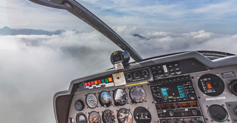 IFR (Instrument Flight Rules): Quy Tắc Bay Bằng Thiết Bị - Chuyển phát ...